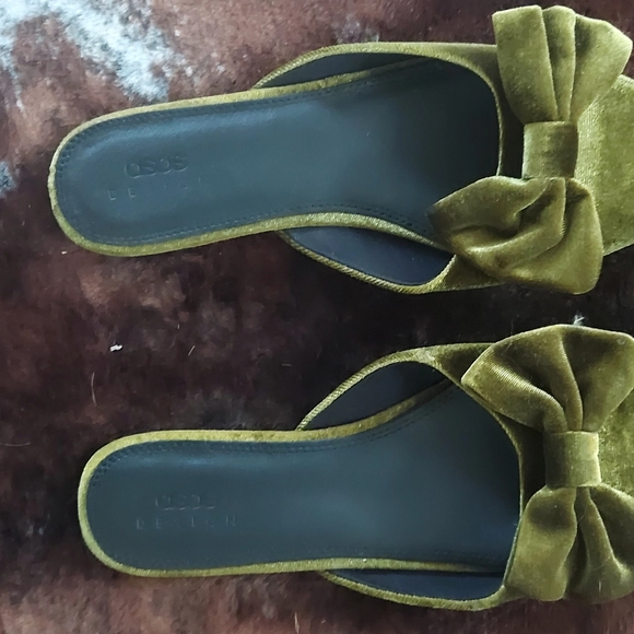 Shoes | Nwt Green Velvet Mules 7 | Poshmark
